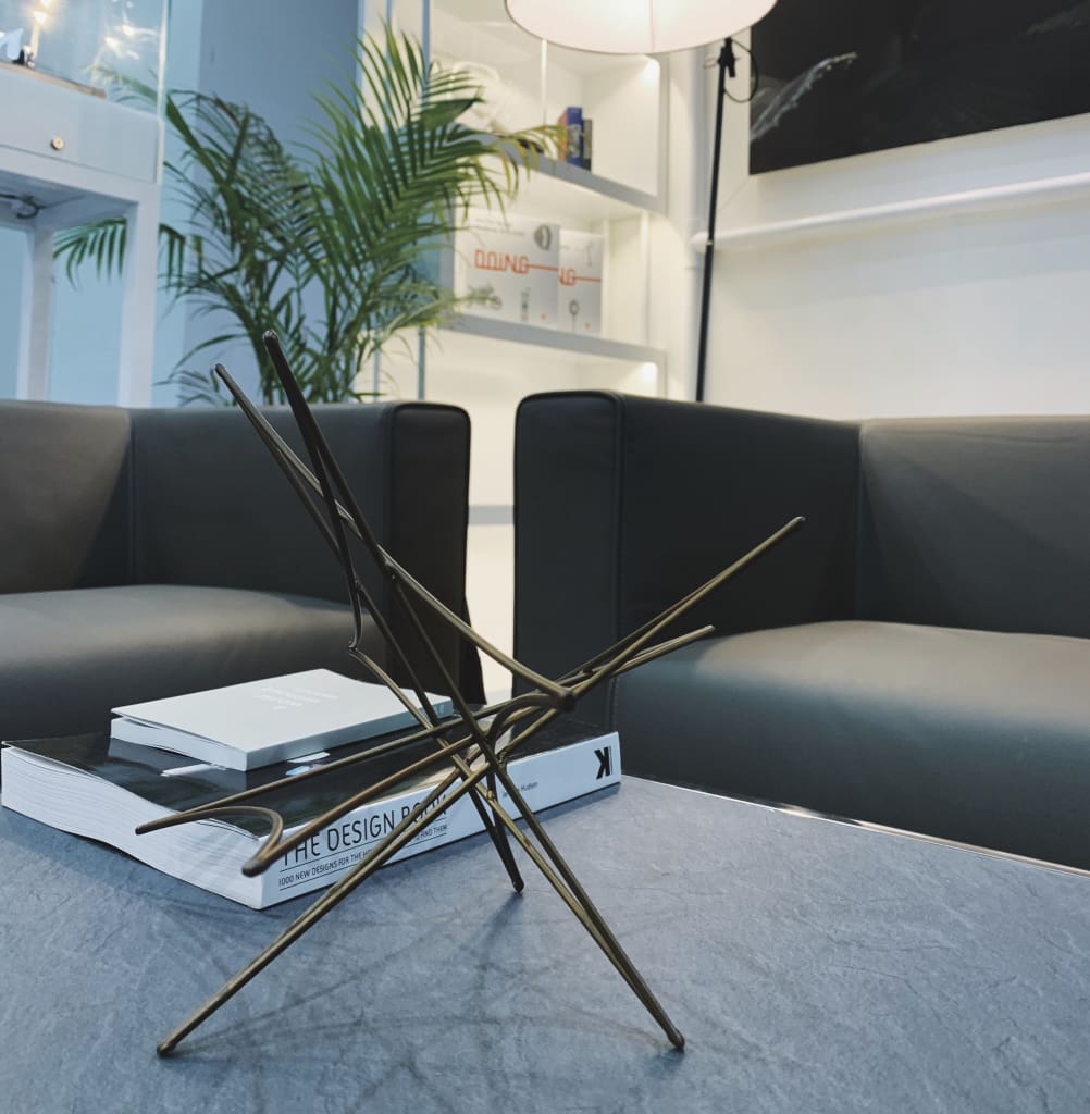 DE102 Alpha Gold Star Table Decor – The Black Steel