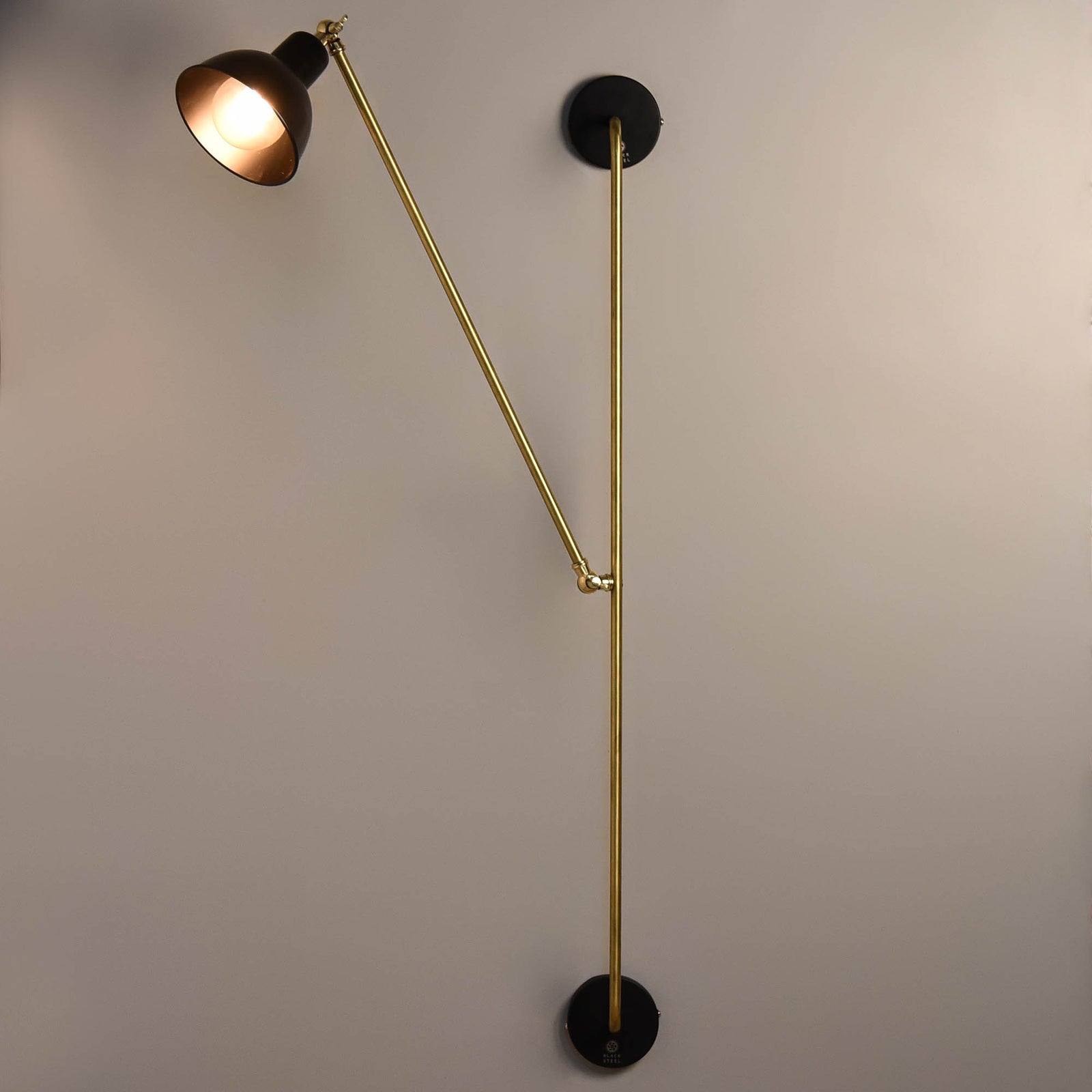 FSW214 Swing-Arm Corner Lamp – The Black Steel