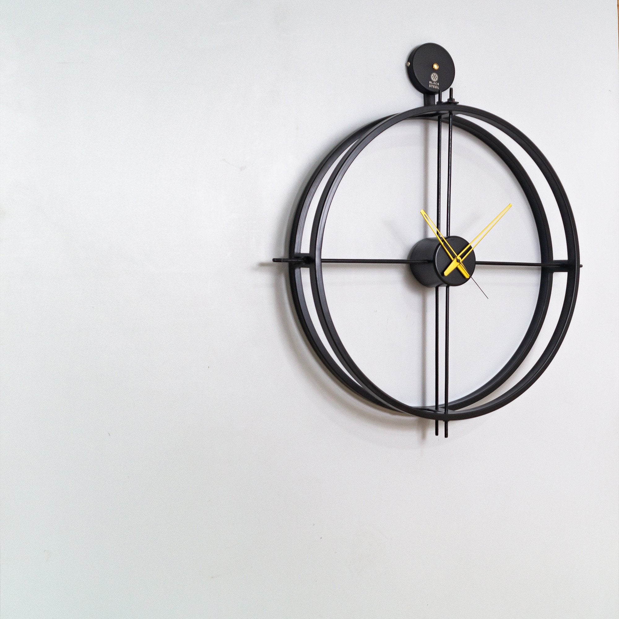 DE104 Minimal Black Metal Wall Clock – The Black Steel